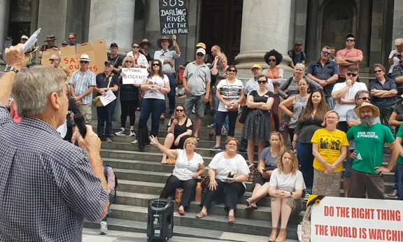 Protesters fight for Murray-Darling